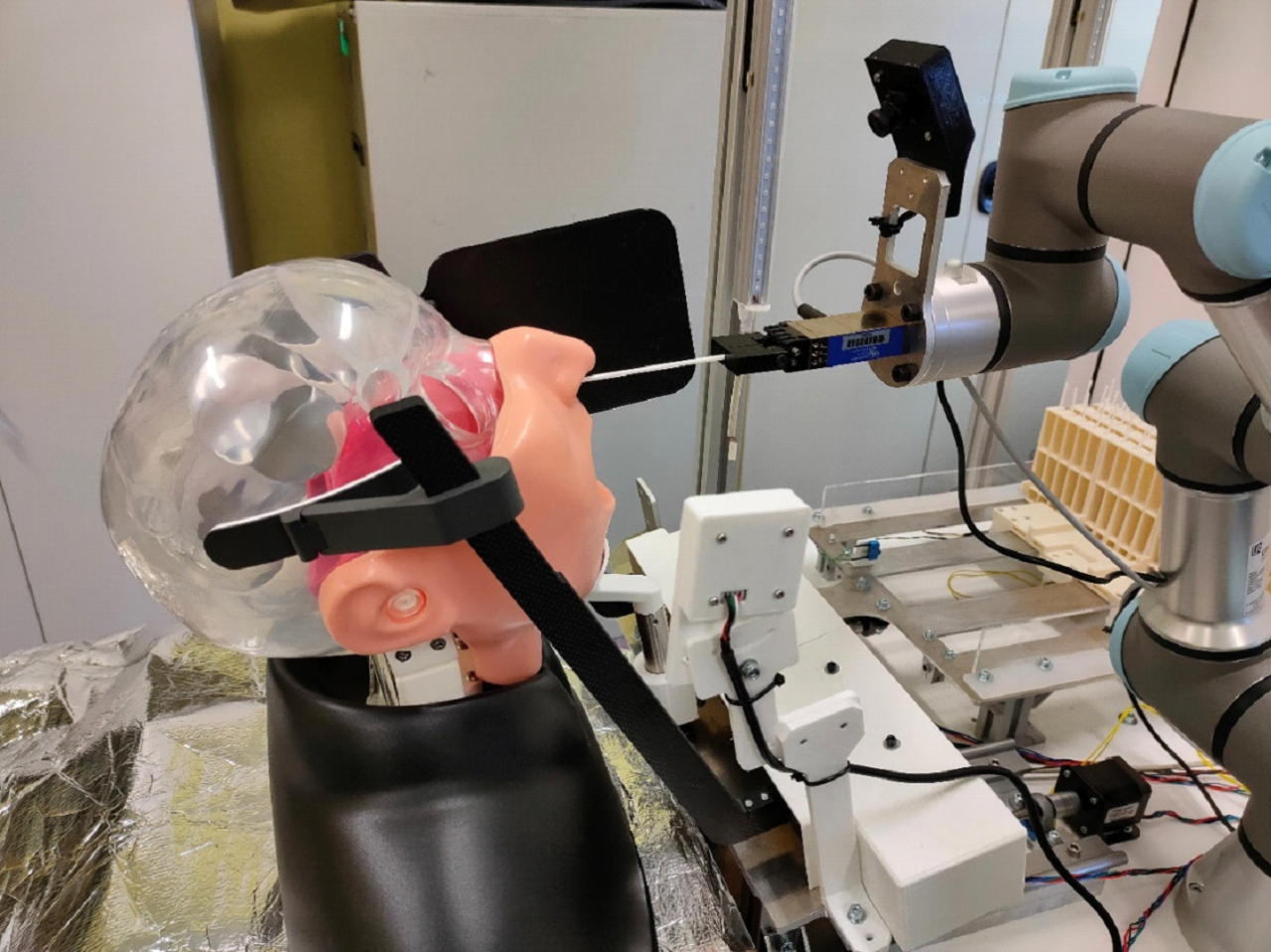 Robotic system for sample extraction for subsequent laboratory analysis ...